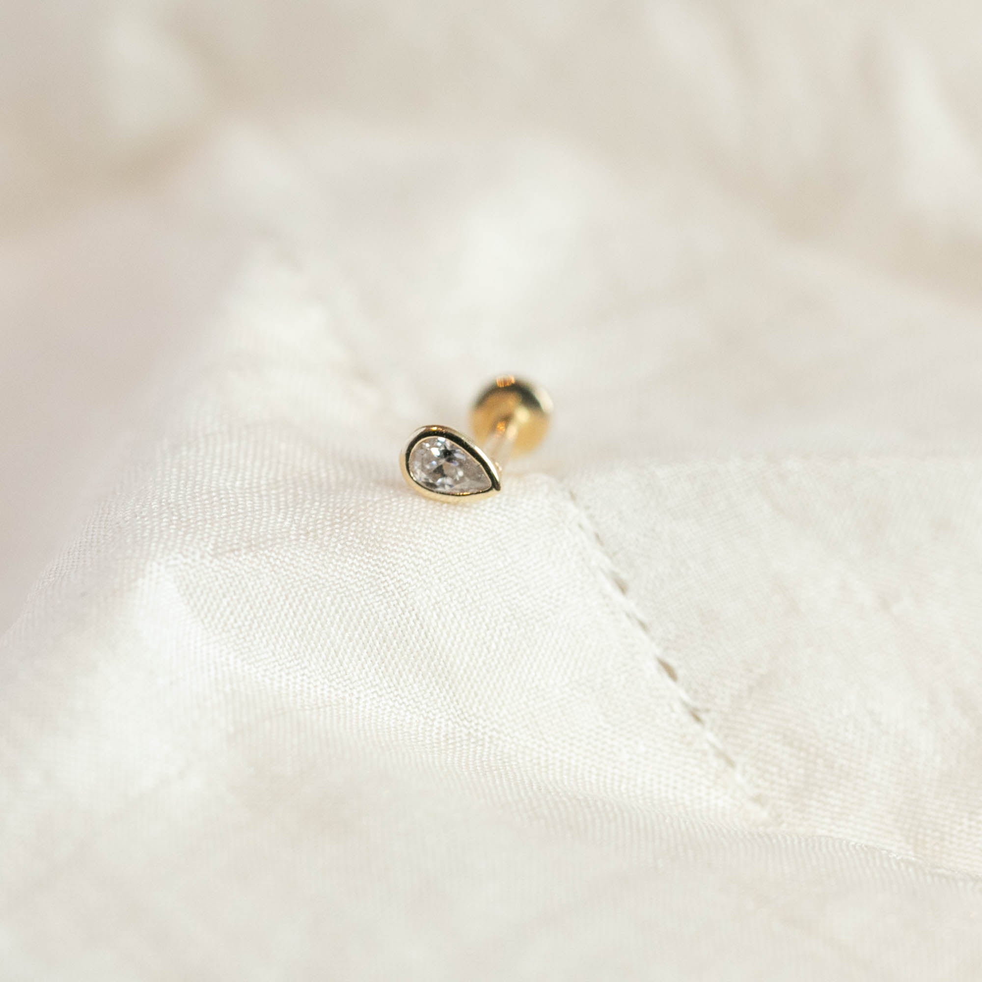 14K Solid Gold 3mm Pear Crystal Piercing – Twilight London