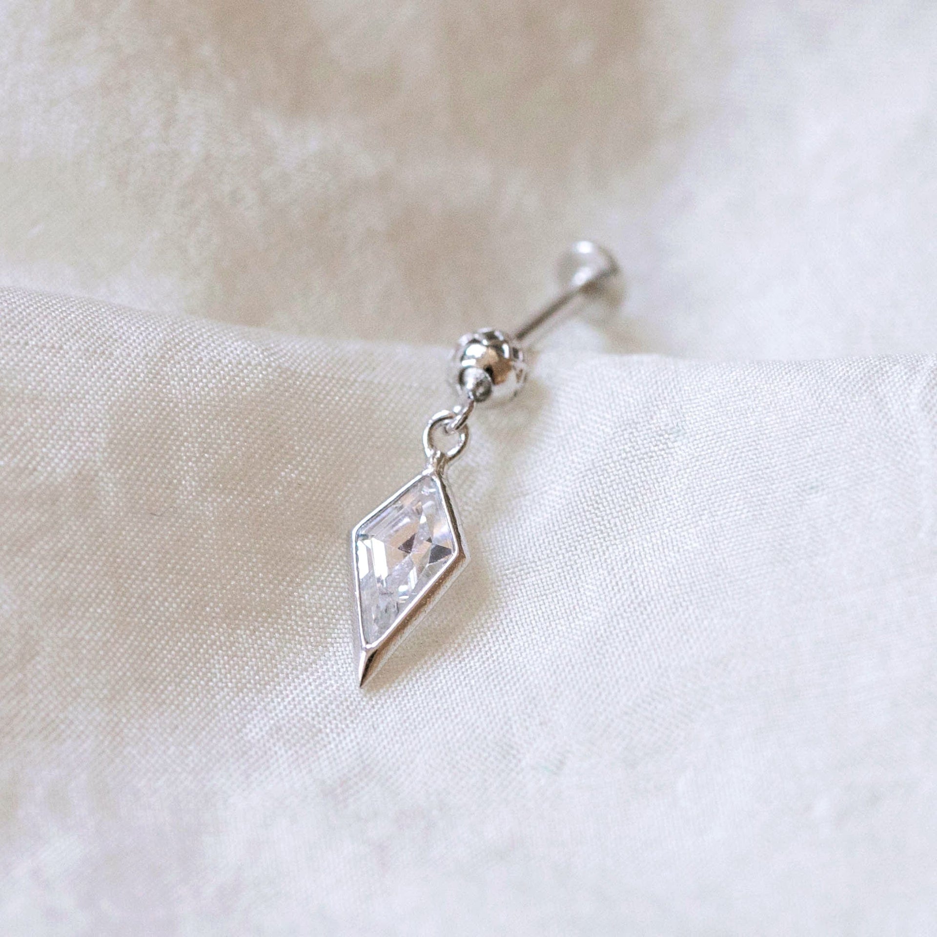 14K Solid Gold Zion Labret Piercing – Twilight London